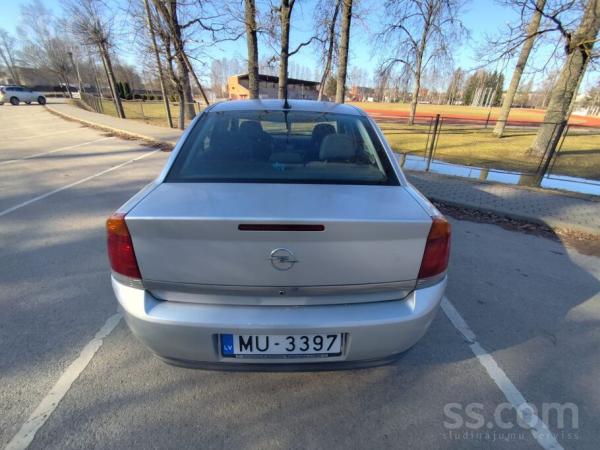 Opel Vectra 2003 in Gulbene, with an engine capacity of 2.20 L and mileage of 312 thousand km for 1350 €, photo 4 on AUTOMOTO.COM.LV