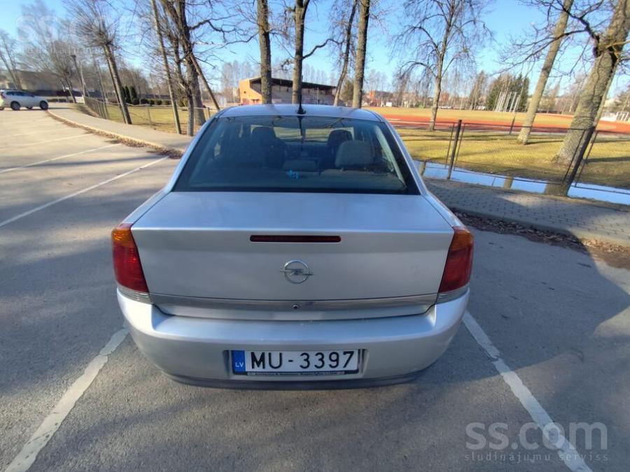 Opel Vectra 2003 in Gulbene, with an engine capacity of 2.20 L and mileage of 312 thousand km for 1350 €, photo 4 on AUTOMOTO.COM.LV