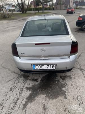 Opel Vectra 2003 in Kaunas, with an engine capacity of 2.20 L and mileage of 4000 thousand km for 650 €, photo 4 on AUTOMOTO.COM.LV
