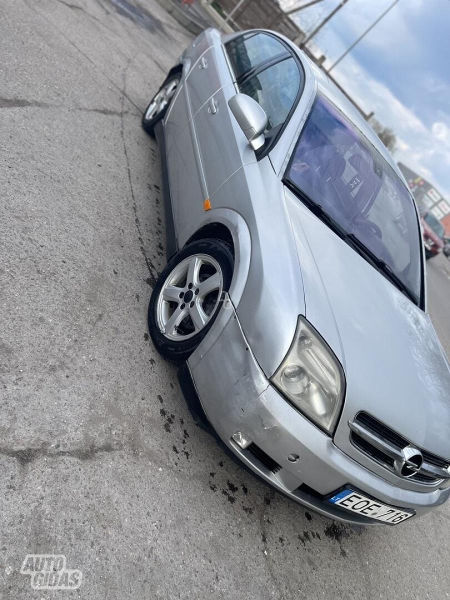 Opel Vectra 2003 in Kaunas, with an engine capacity of 2.20 L and mileage of 4000 thousand km for 650 €, photo 6 on AUTOMOTO.COM.LV