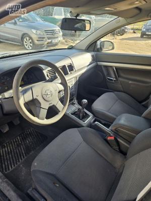 Opel Vectra 2003 in Jurbarkas, with an engine capacity of 2.20 L and mileage of 251 thousand km for 390 €, photo 4 on AUTOMOTO.COM.LV