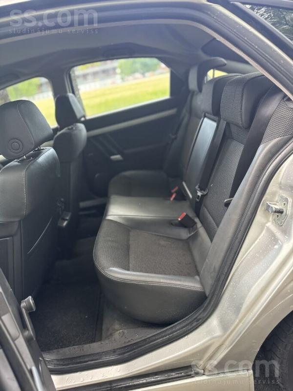 Opel Vectra 2003 in Liepaja, with an engine capacity of 2.20 L and mileage of 319 thousand km for 1350 €, photo 5 on AUTOMOTO.COM.LV