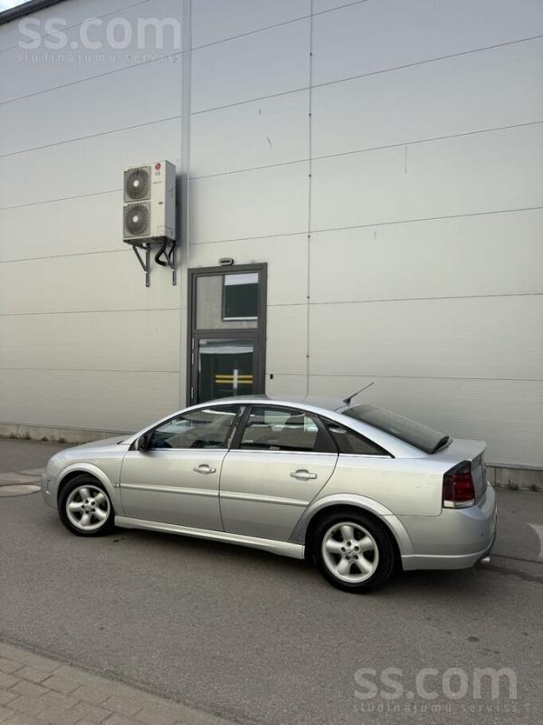 Opel Vectra 2003 in Liepaja, with an engine capacity of 2.20 L and mileage of 319 thousand km for 1350 €, photo 6 on AUTOMOTO.COM.LV