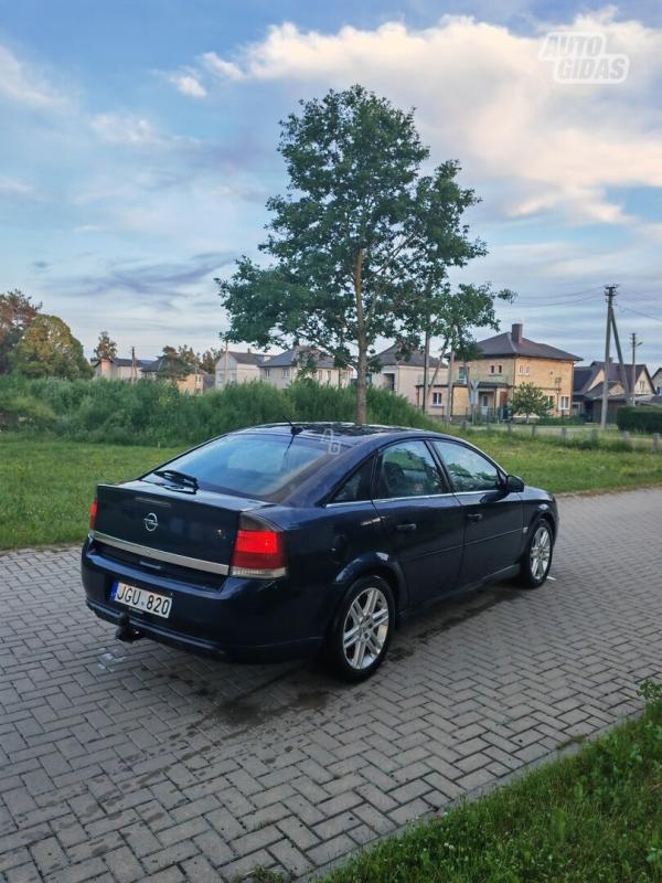 Opel Vectra 2003 in Radviliskis, with an engine capacity of 2.20 L and mileage of 310 thousand km for 800 €, photo 3 on AUTOMOTO.COM.LV