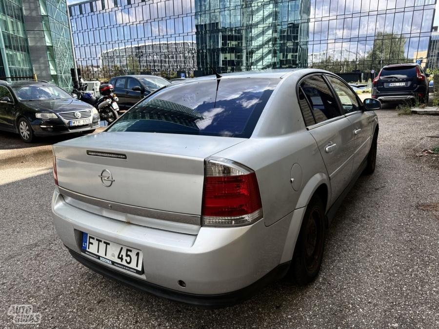 Opel Vectra 2003 in Vilnius, with an engine capacity of 2.20 L and mileage of 258 thousand km for 399 €, photo 4 on AUTOMOTO.COM.LV
