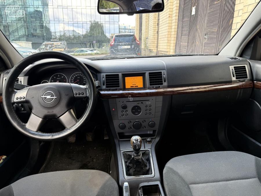 Opel Vectra 2003 in Vilnius, with an engine capacity of 2.20 L and mileage of 258 thousand km for 399 €, photo 6 on AUTOMOTO.COM.LV