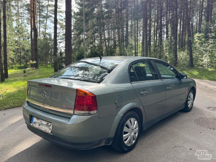 Opel Vectra 2003 in Vilnius, with an engine capacity of 2.00 L and mileage of 300 thousand km for 790 €, photo 5 on AUTOMOTO.COM.LV