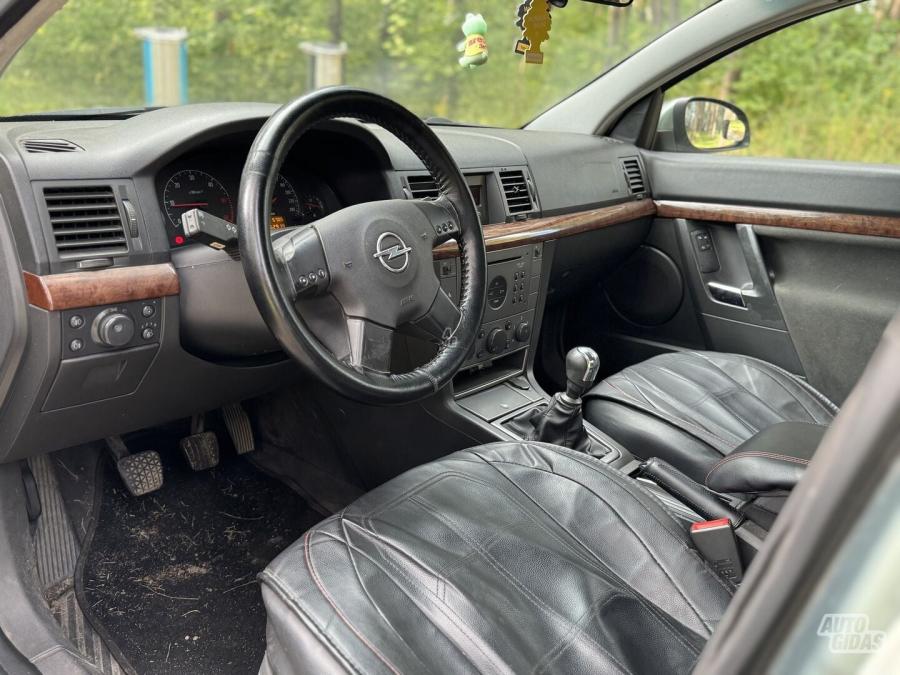 Opel Vectra 2003 in Vilnius, with an engine capacity of 2.00 L and mileage of 300 thousand km for 790 €, photo 7 on AUTOMOTO.COM.LV