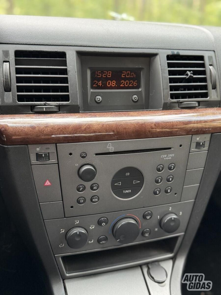 Opel Vectra 2003 in Vilnius, with an engine capacity of 2.00 L and mileage of 300 thousand km for 790 €, photo 10 on AUTOMOTO.COM.LV