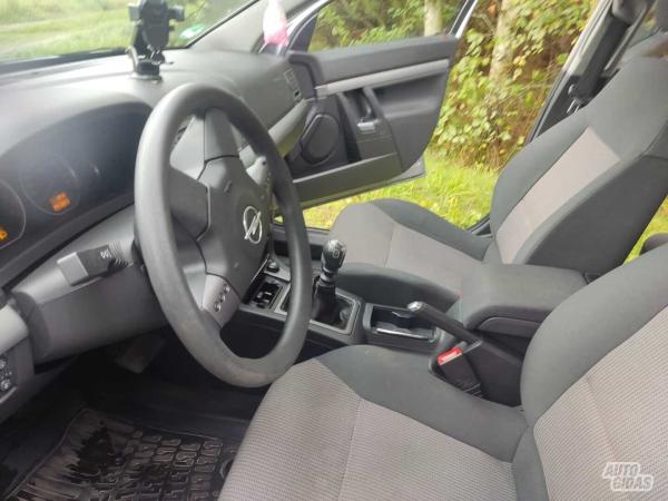 Opel Vectra 2003 in Vilnius, with an engine capacity of 2.00 L and mileage of 242 thousand km for 1200 €, photo 8 on AUTOMOTO.COM.LV