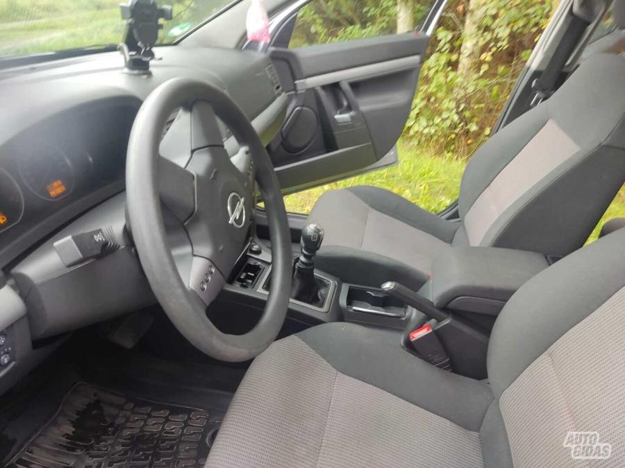 Opel Vectra 2003 Viļņa, ar dzinēja tilpumu 2.00 L un nobraukumu 242 tūkst. km par 1200 €, foto 8 vietnē AUTOMOTO.COM.LV