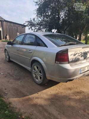 Opel Vectra 2003 in Raseiniai, with an engine capacity of 2.20 L and mileage of 361 thousand km for 800 €, photo 4 on AUTOMOTO.COM.LV