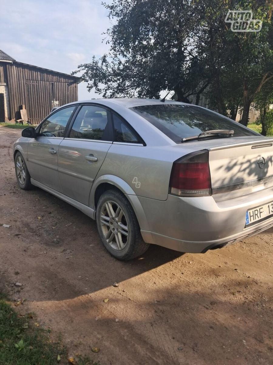Opel Vectra 2003 in Raseiniai, with an engine capacity of 2.20 L and mileage of 361 thousand km for 800 €, photo 4 on AUTOMOTO.COM.LV