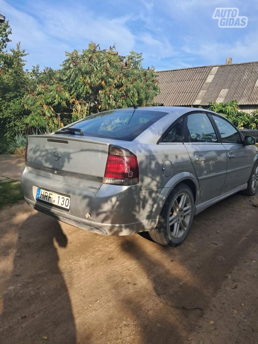 Opel Vectra 2003 in Raseiniai, with an engine capacity of 2.20 L and mileage of 361 thousand km for 800 €, photo 5 on AUTOMOTO.COM.LV