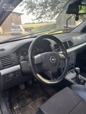 Opel Vectra 2003 in Raseiniai, with an engine capacity of 2.20 L and mileage of 361 thousand km for 800 €, photo 6 on AUTOMOTO.COM.LV