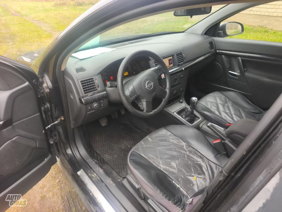 Opel Vectra 2003 in Ignalina, with an engine capacity of 2.20 L and mileage of 256 thousand km for 530 €, photo 6 on AUTOMOTO.COM.LV
