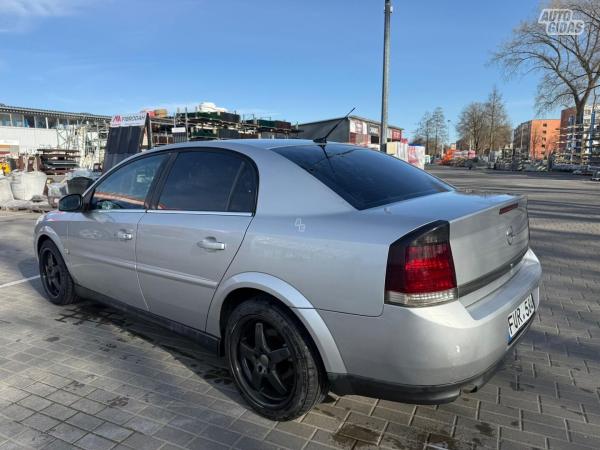 Opel Vectra 2004 in Silute, with an engine capacity of 2.20 L and mileage of 250 thousand km for 1150 €, photo 3 on AUTOMOTO.COM.LV