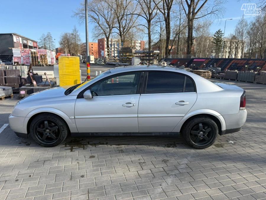 Opel Vectra 2004 in Silute, with an engine capacity of 2.20 L and mileage of 250 thousand km for 1150 €, photo 5 on AUTOMOTO.COM.LV