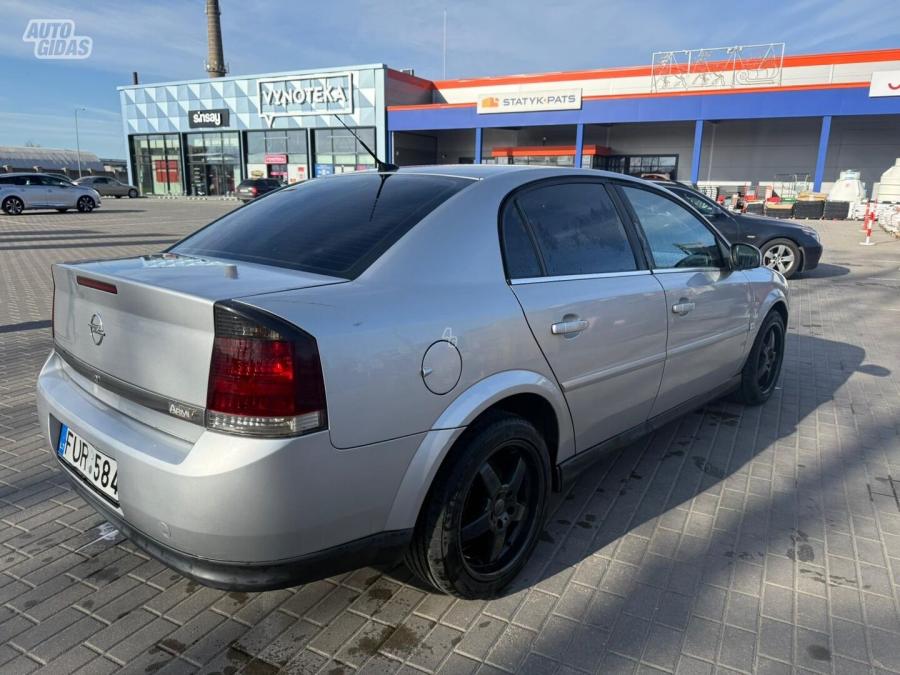 Opel Vectra 2004 in Silute, with an engine capacity of 2.20 L and mileage of 250 thousand km for 1150 €, photo 7 on AUTOMOTO.COM.LV