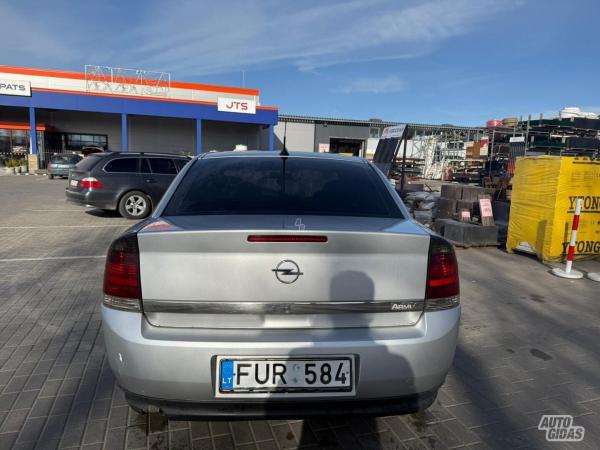 Opel Vectra 2004 in Silute, with an engine capacity of 2.20 L and mileage of 250 thousand km for 1150 €, photo 7 on AUTOMOTO.COM.LV