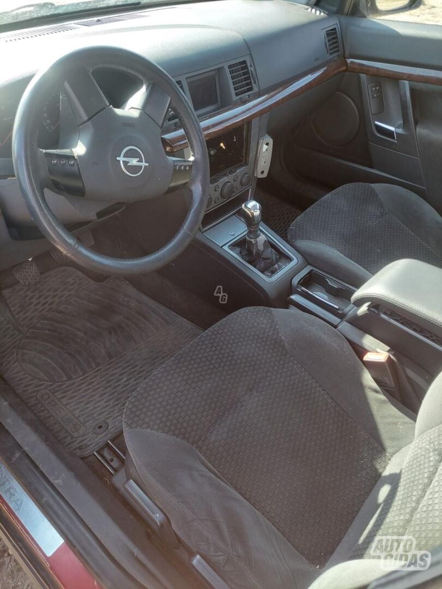 Opel Vectra 2004 in Varena, with an engine capacity of 2.20 L and mileage of 280 thousand km for 250 €, photo 5 on AUTOMOTO.COM.LV