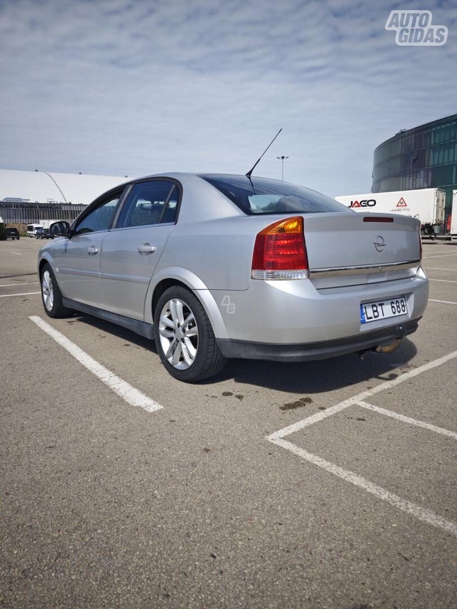 Opel Vectra 2004 in Siauliai, with an engine capacity of 2.00 L and mileage of 268 thousand km for 1100 €, photo 4 on AUTOMOTO.COM.LV