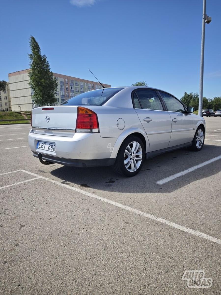 Opel Vectra 2004 in Siauliai, with an engine capacity of 2.00 L and mileage of 268 thousand km for 1100 €, photo 5 on AUTOMOTO.COM.LV