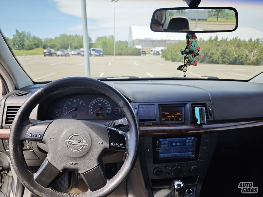 Opel Vectra 2004 in Siauliai, with an engine capacity of 2.00 L and mileage of 268 thousand km for 1100 €, photo 6 on AUTOMOTO.COM.LV