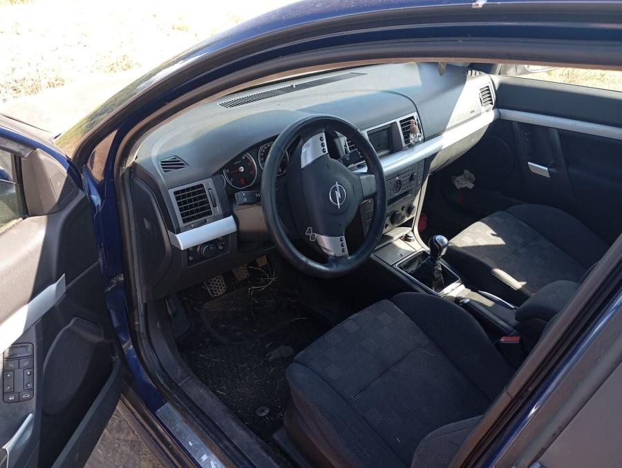 Opel Vectra 2004 Ukmergė, ar dzinēja tilpumu 1.90 L un nobraukumu 300 tūkst. km par 360 €, foto 6 vietnē AUTOMOTO.COM.LV