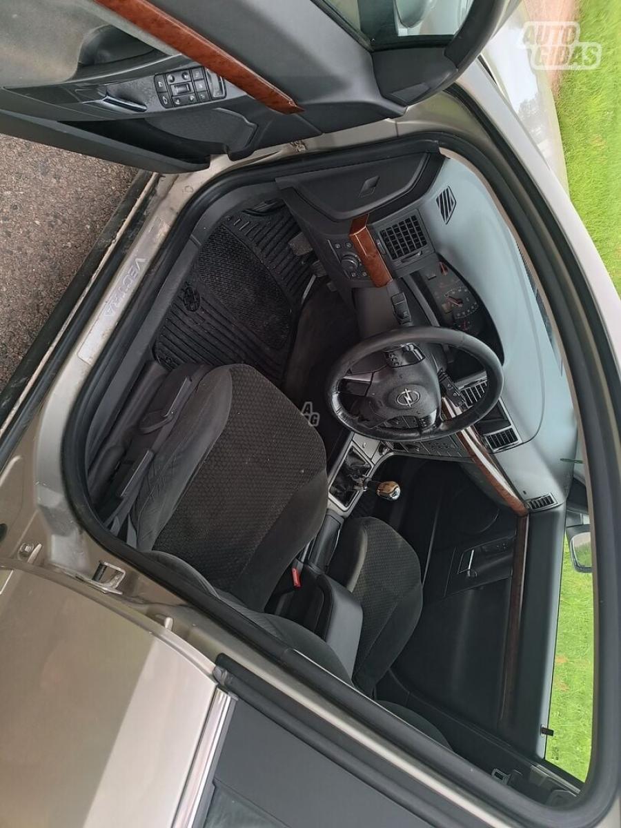 Opel Vectra 2004 in Vilnius, with an engine capacity of 2.20 L and mileage of 0 thousand km for 650 €, photo 3 on AUTOMOTO.COM.LV