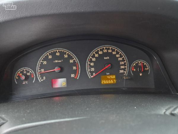 Opel Vectra 2005 in Vilnius, with an engine capacity of 2.20 L and mileage of 267 thousand km for 1100 €, photo 9 on AUTOMOTO.COM.LV