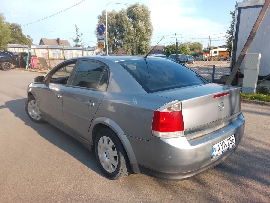 Opel Vectra 2005 in Panevezys, with an engine capacity of 2.20 L and mileage of 272 thousand km for 700 €, photo 4 on AUTOMOTO.COM.LV