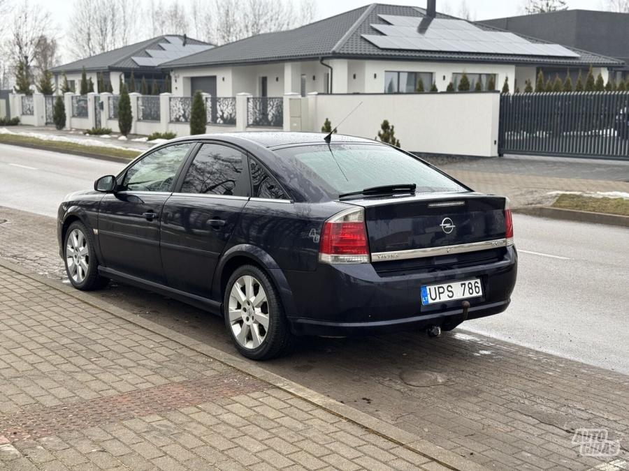 Opel Vectra 2006 in Taurage, with an engine capacity of 1.90 L and mileage of 346 thousand km for 850 €, photo 4 on AUTOMOTO.COM.LV