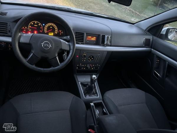 Opel Vectra 2006 in Varena, with an engine capacity of 1.90 L and mileage of 350 thousand km for 400 €, photo 2 on AUTOMOTO.COM.LV