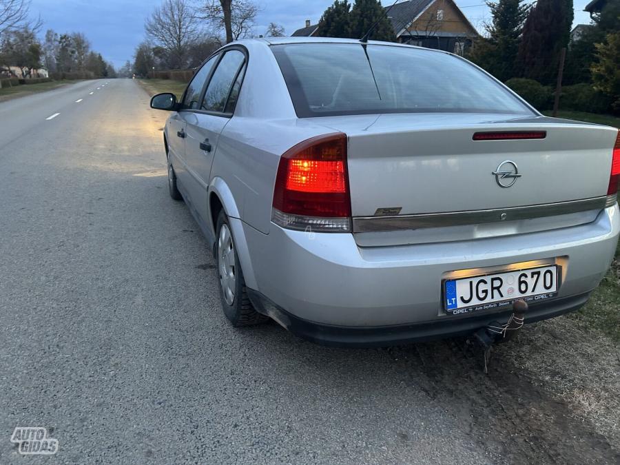 Opel Vectra 2006 in Varena, with an engine capacity of 1.90 L and mileage of 350 thousand km for 400 €, photo 4 on AUTOMOTO.COM.LV