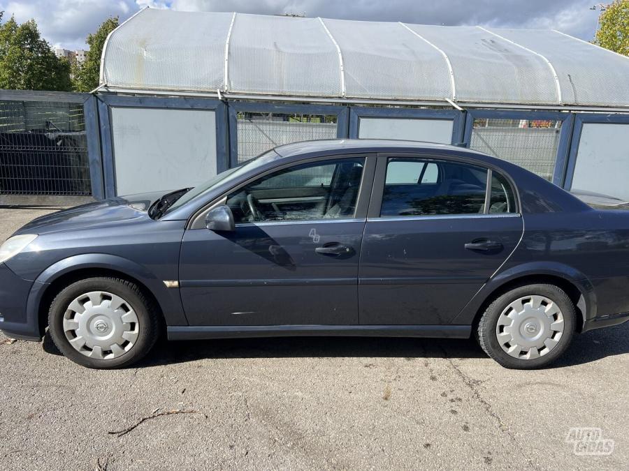 Opel Vectra 2006 in Siauliai, with an engine capacity of 1.90 L and mileage of 281 thousand km for 1200 €, photo 5 on AUTOMOTO.COM.LV