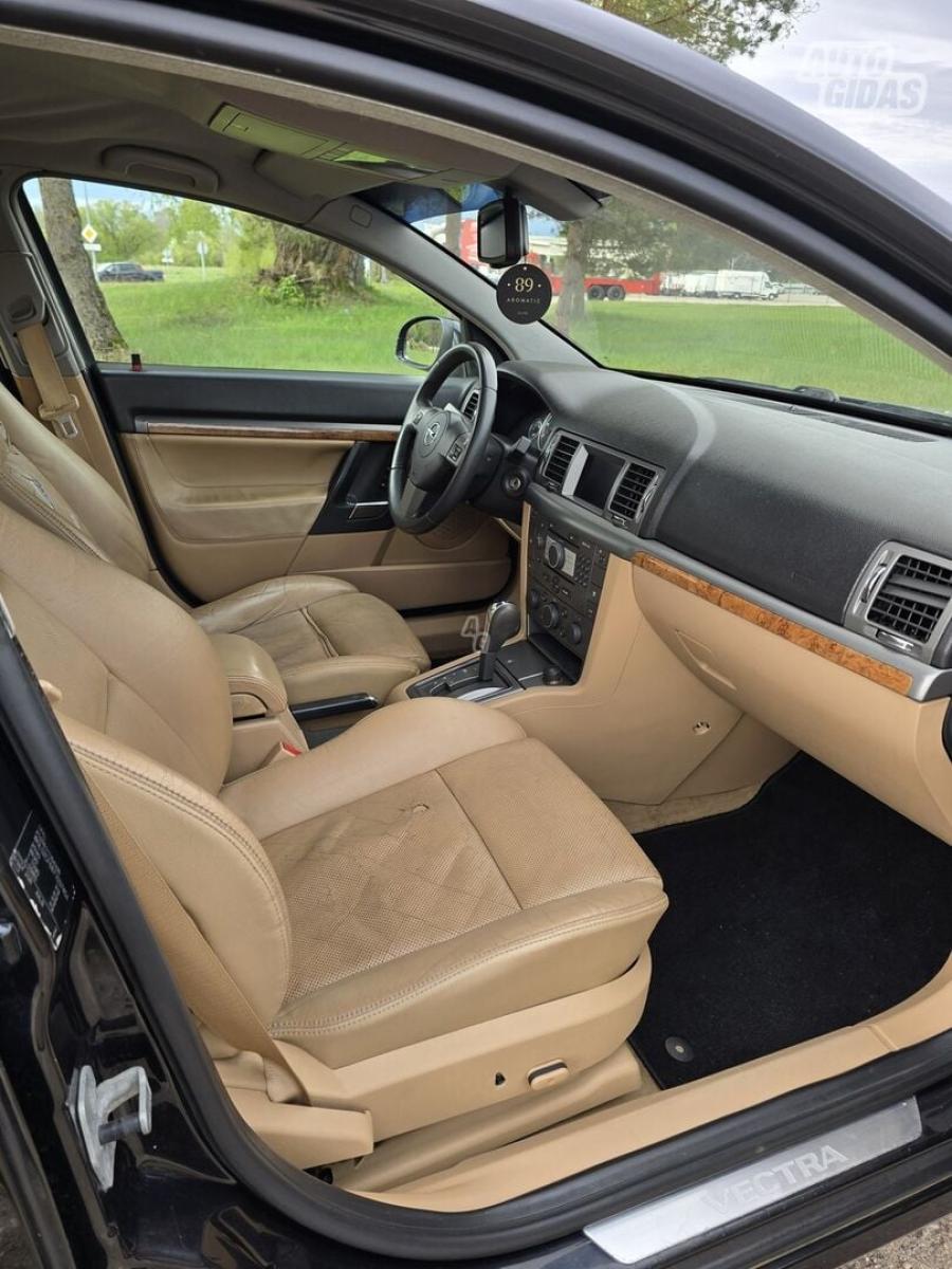 Opel Vectra 2008 in Taurage, with an engine capacity of 1.90 L and mileage of 283 thousand km for 1750 €, photo 10 on AUTOMOTO.COM.LV