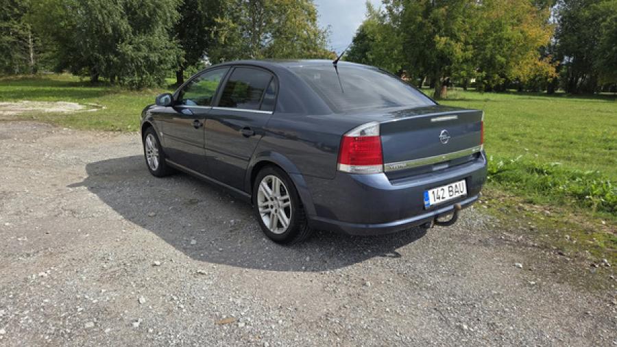 Opel Vectra 2008 in Rakvere, with an engine capacity of 2.20 L and mileage of 210 thousand km for 1690 €, photo 4 on AUTOMOTO.COM.LV