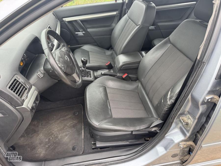 Opel Vectra 2008 Viļņa, ar dzinēja tilpumu 1.90 L un nobraukumu 280 tūkst. km par 1450 €, foto 14 vietnē AUTOMOTO.COM.LV