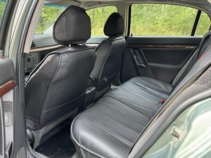 Opel Vectra 2003 in Vilnius, with an engine capacity of 2.00 L and mileage of 300 thousand km for 830 €, photo 8 on AUTOMOTO.COM.LV
