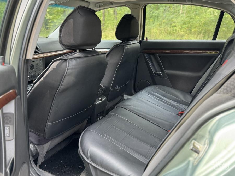 Opel Vectra 2003 in Vilnius, with an engine capacity of 2.00 L and mileage of 300 thousand km for 830 €, photo 8 on AUTOMOTO.COM.LV
