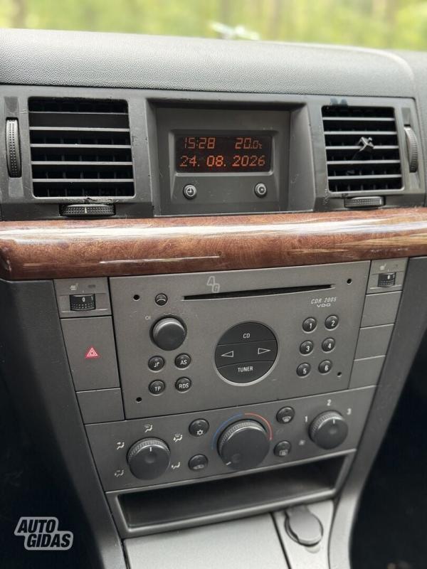 Opel Vectra 2003 in Vilnius, with an engine capacity of 2.00 L and mileage of 300 thousand km for 830 €, photo 8 on AUTOMOTO.COM.LV