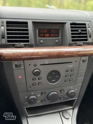 Opel Vectra 2003 in Vilnius, with an engine capacity of 2.00 L and mileage of 300 thousand km for 830 €, photo 9 on AUTOMOTO.COM.LV