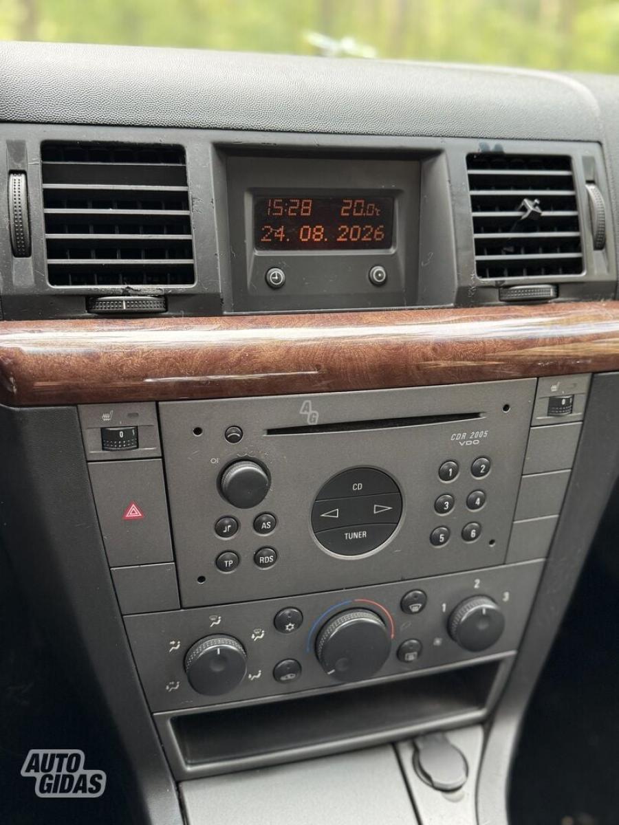 Opel Vectra 2003 in Vilnius, with an engine capacity of 2.00 L and mileage of 300 thousand km for 830 €, photo 9 on AUTOMOTO.COM.LV