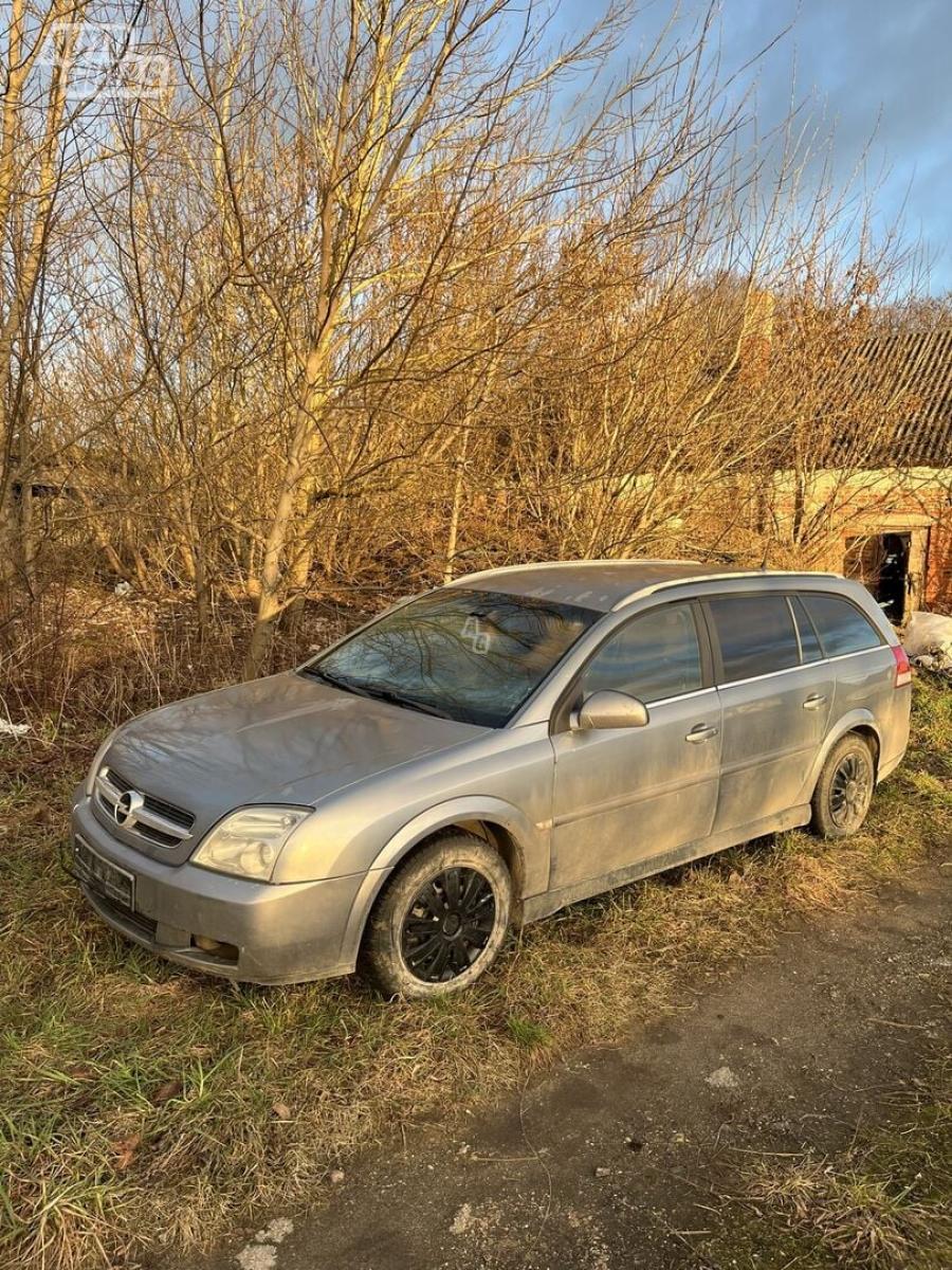 Opel Vectra 2004 in Mazeikiai, with an engine capacity of 2.20 L and mileage of 456 thousand km for 350 €, photo 1 on AUTOMOTO.COM.LV