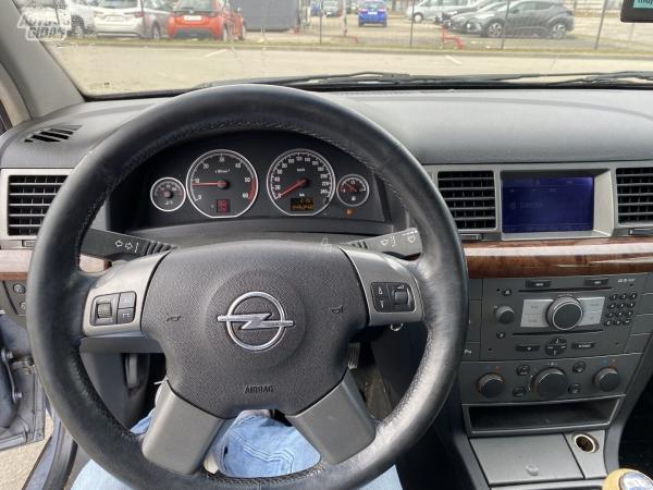 Opel Vectra 2004 in Vilnius, with an engine capacity of 1.90 L and mileage of 300 thousand km for 690 €, photo 5 on AUTOMOTO.COM.LV
