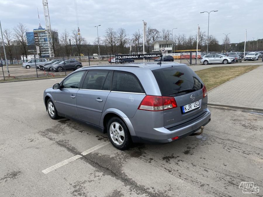 Opel Vectra 2004 in Vilnius, with an engine capacity of 1.90 L and mileage of 300 thousand km for 690 €, photo 2 on AUTOMOTO.COM.LV