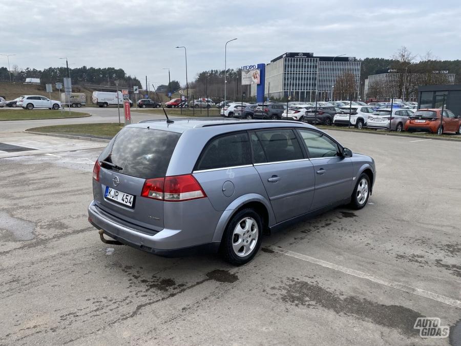 Opel Vectra 2004 in Vilnius, with an engine capacity of 1.90 L and mileage of 300 thousand km for 690 €, photo 3 on AUTOMOTO.COM.LV