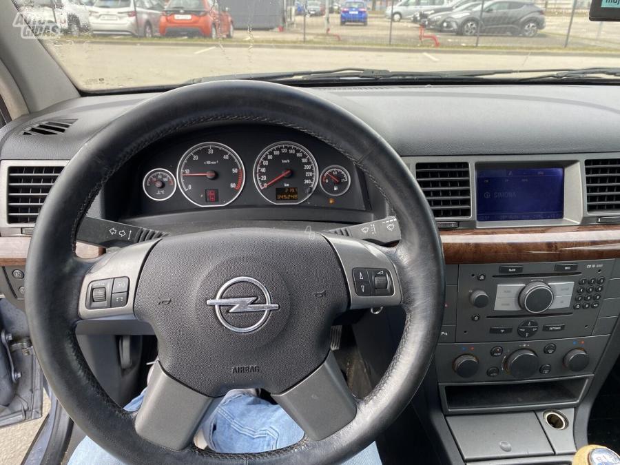 Opel Vectra 2004 in Vilnius, with an engine capacity of 1.90 L and mileage of 300 thousand km for 690 €, photo 5 on AUTOMOTO.COM.LV