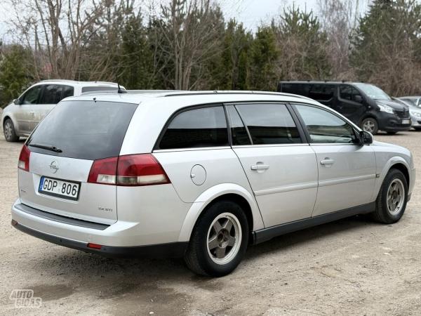 Opel Vectra 2004 in Silute, with an engine capacity of 2.20 L and mileage of 325 thousand km for 899 €, photo 4 on AUTOMOTO.COM.LV